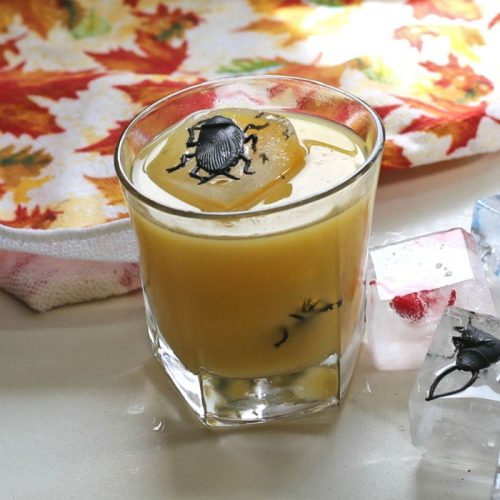 DIY Spider Ice Cubes - Spooky Halloween Drink Idea with Bugs