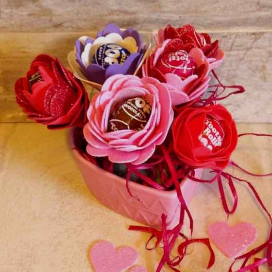 Tootsie Pop Flower Valentines - Valentine's Day Lollipop Flowers