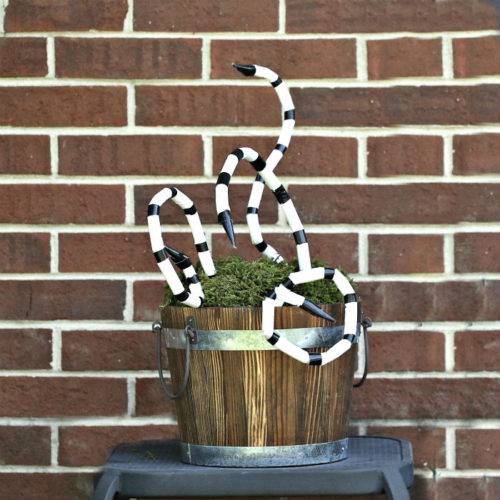 Beetlejuice Snake Porch Decor DIY - Halloween Scary Snake Basket