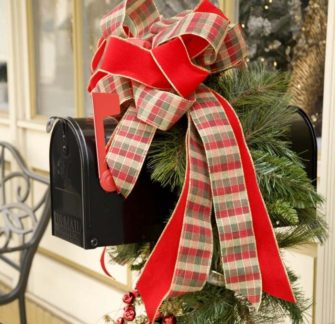 Decorating a Mailbox for Christmas - DIY Christmas Mailbox Decor