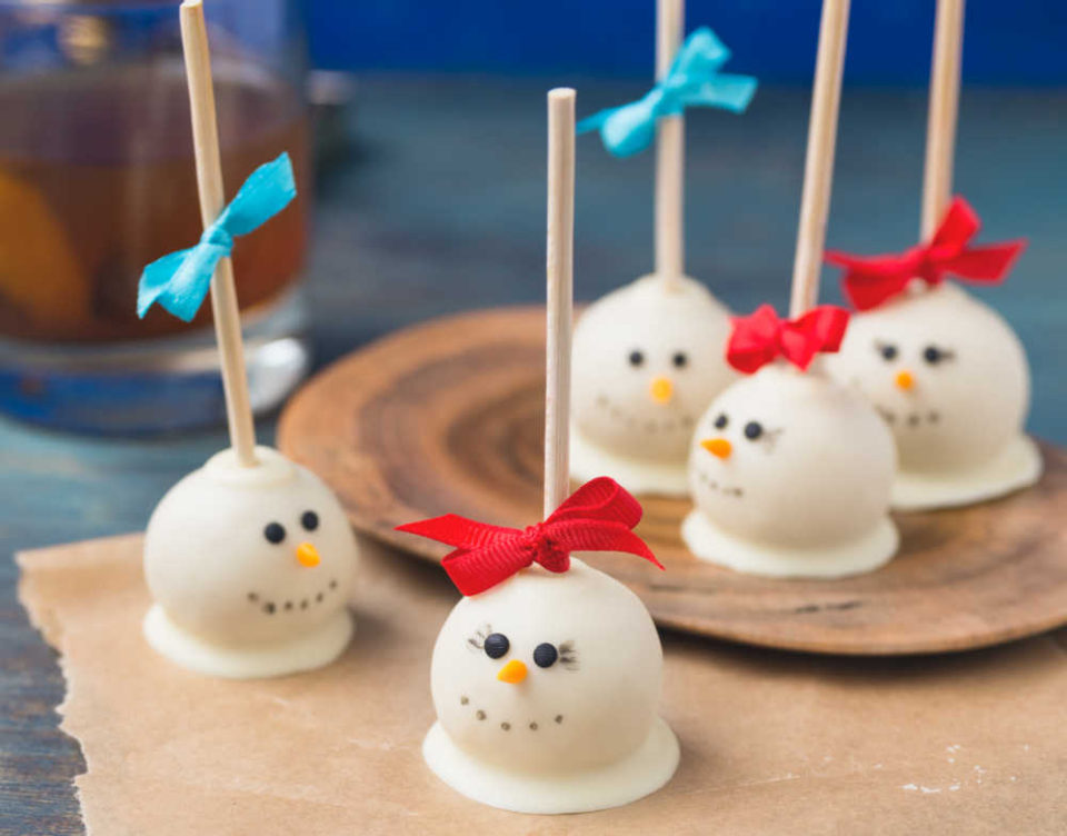 Snowman Cake Pops - How to Make Snowman Cake Balls for Christmas