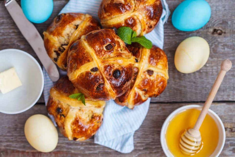 History of Hot Cross Buns At Easter - Meaning of Hot Cross Buns & Recipe